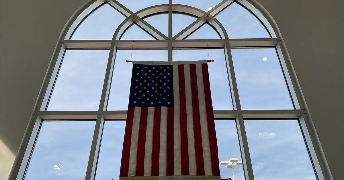 How to Hang a Flag Vertically: Steps